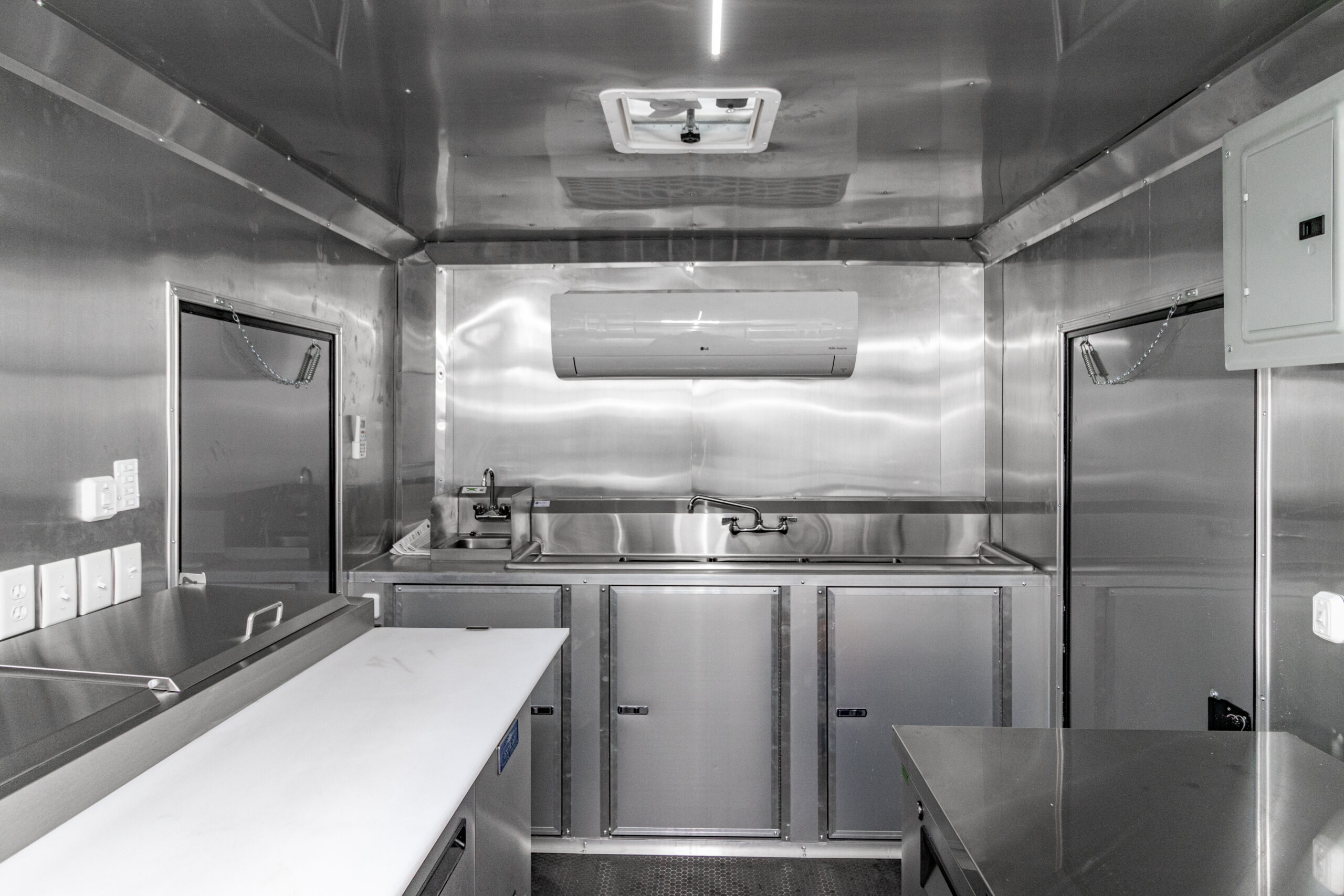 8.5×22 Equipped Pizza Trailer – White | Custom Trailer Pros